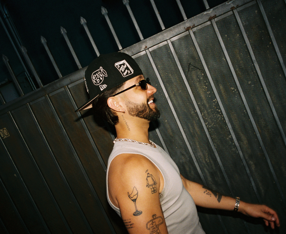 Mora x New Era: una gorra que conecta con el universo musical del arti ...