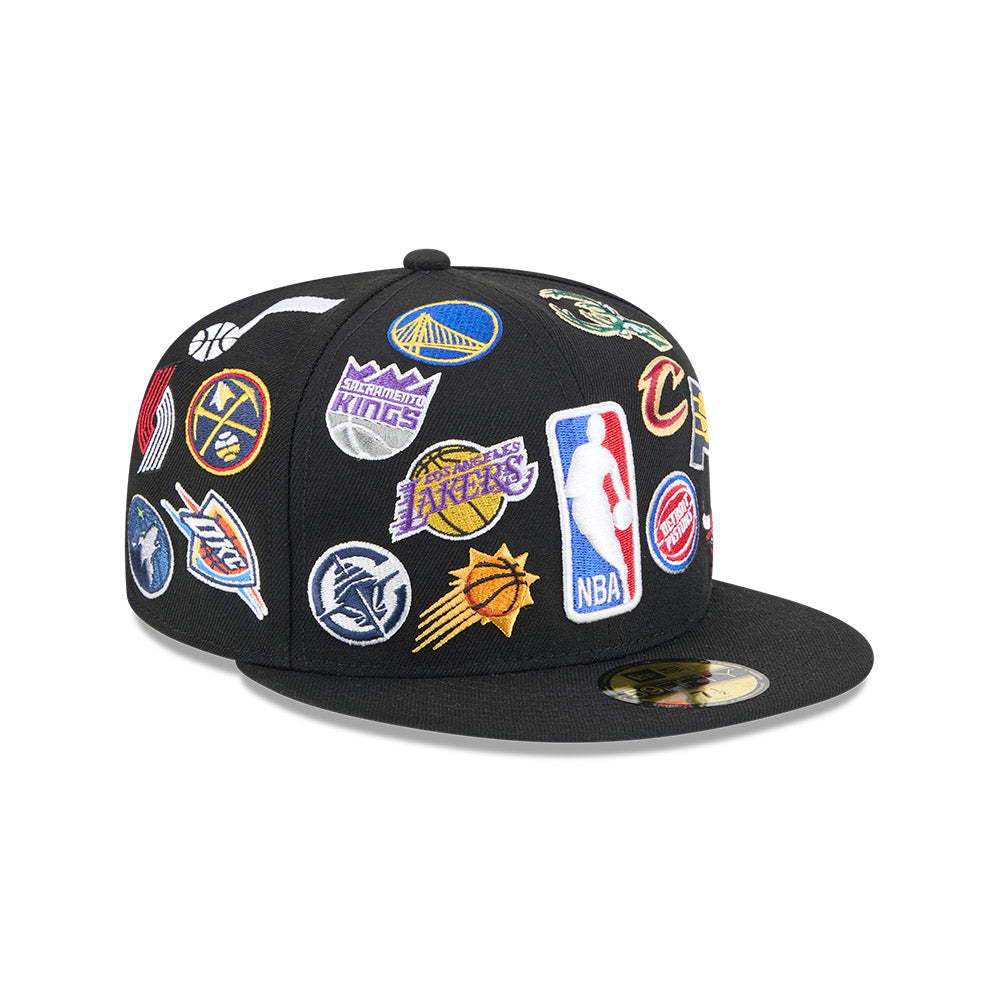 Gorra Plana de NBA All Over Logo 59FIFTY Cerrada (Versión con Logo ...